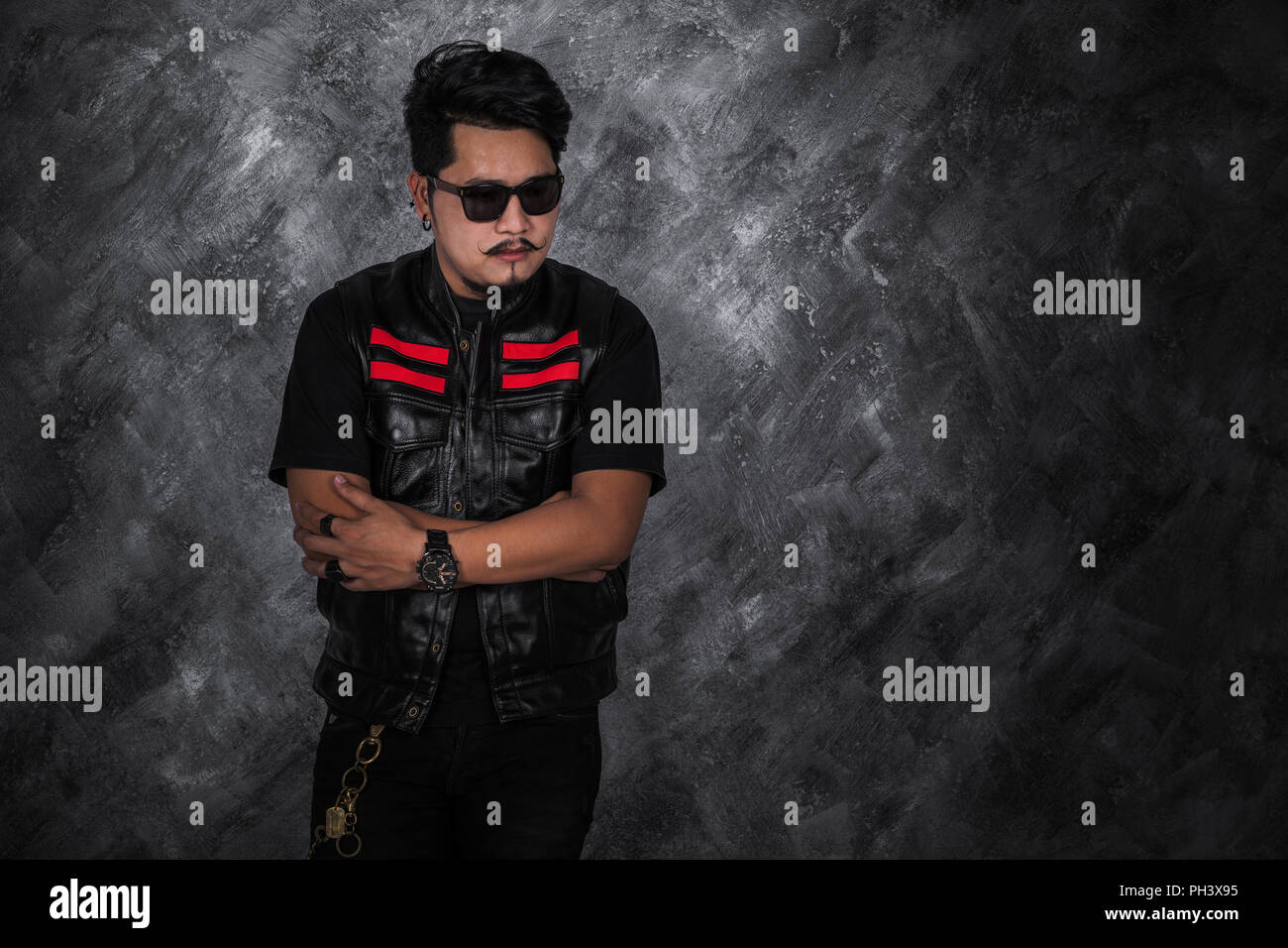 portrait of biker man in black leather jacket with arms crossed Stock ...