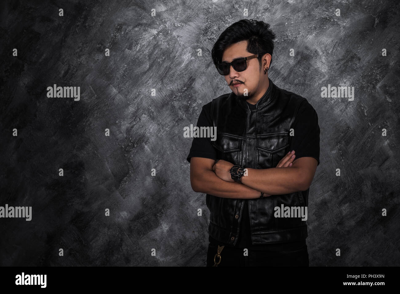 portrait of biker man in black leather jacket with arms crossed Stock ...