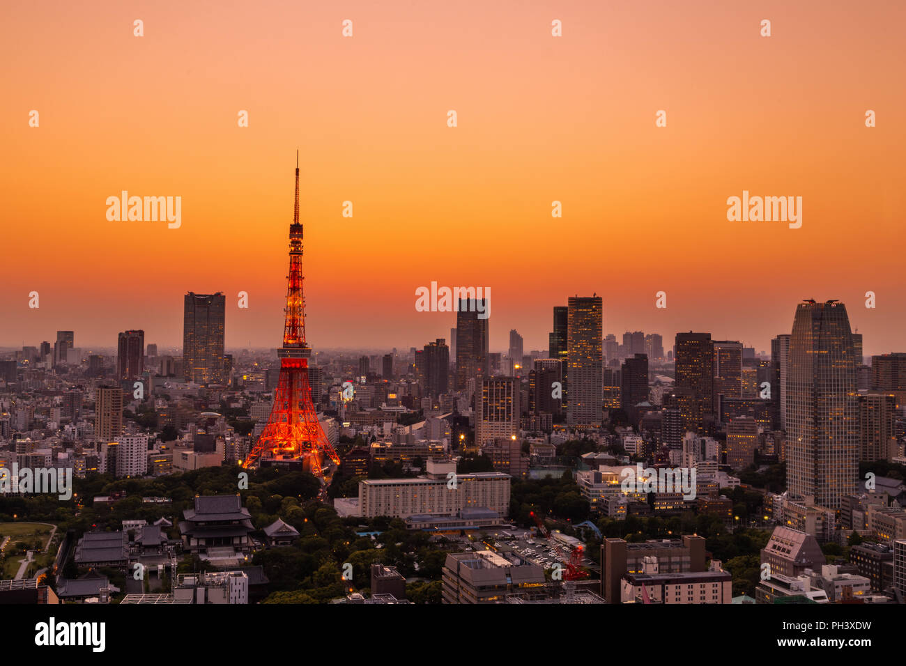 Japan skyline at sunset hi-res stock photography and images - Alamy