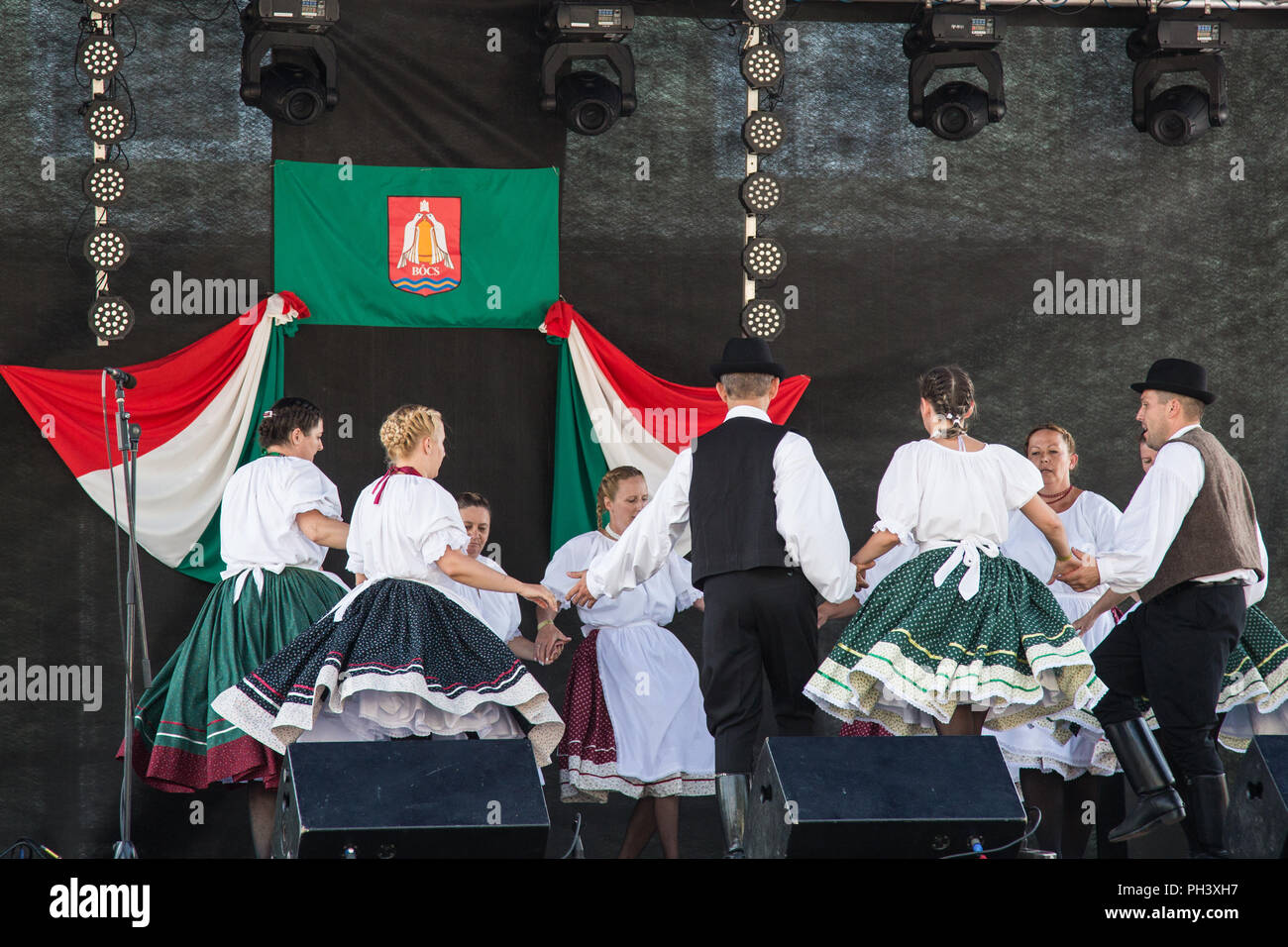 Hungarian Folk Dancing High Resolution Stock Photography and Images - Alamy