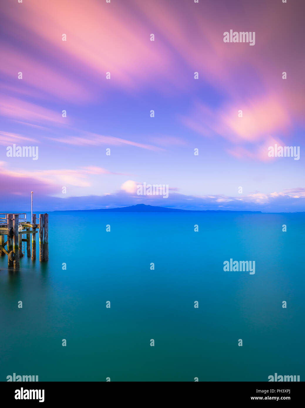 Okahu bay wharf hi-res stock photography and images - Alamy