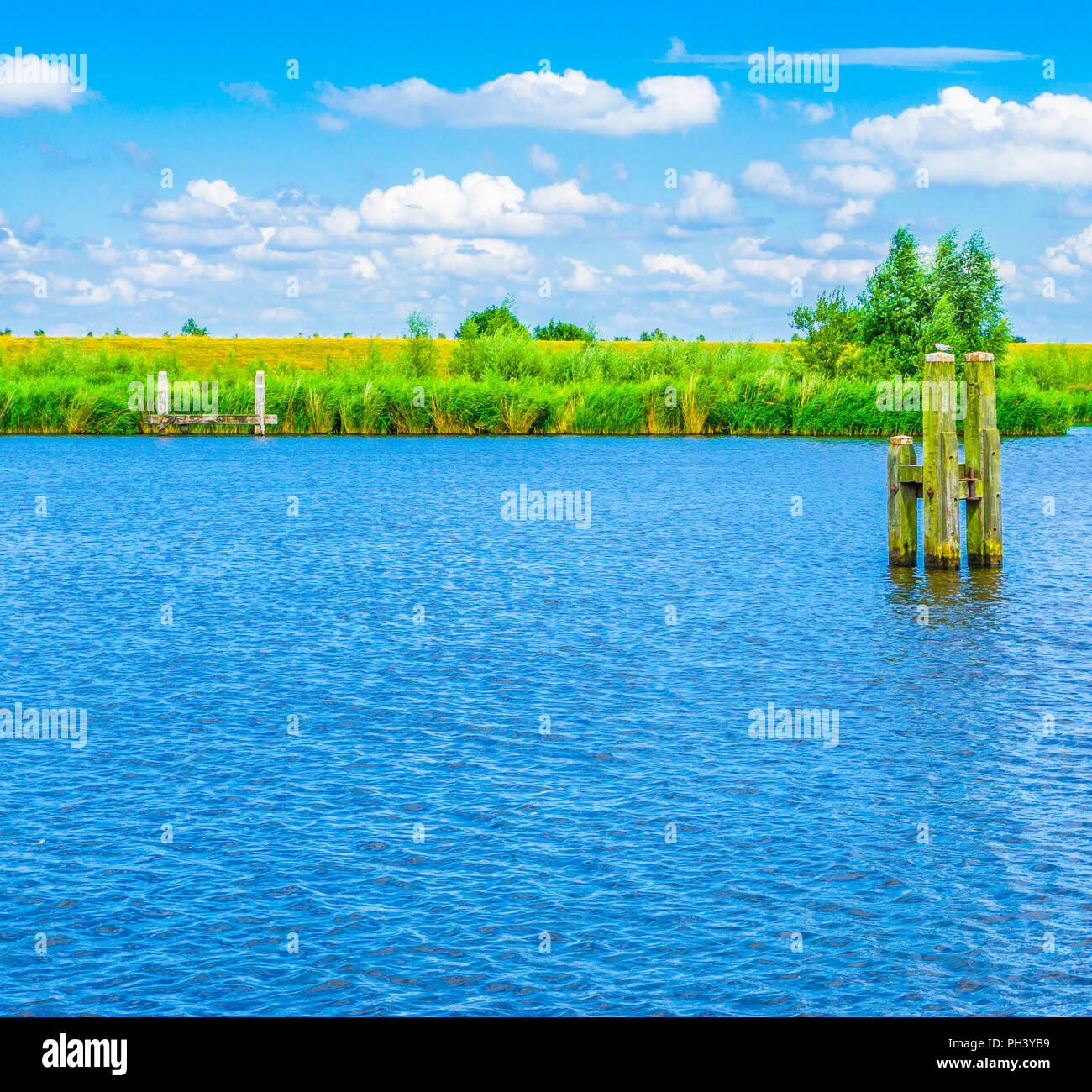 Blue water river hi-res stock photography and images - Alamy