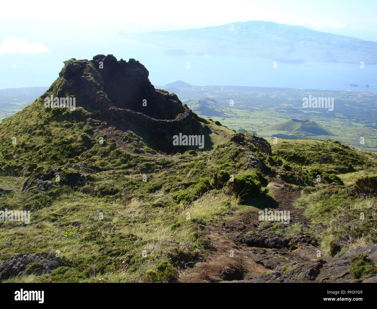 Smaller volcanic cones in the slopes of Pico volcano, Azores ...