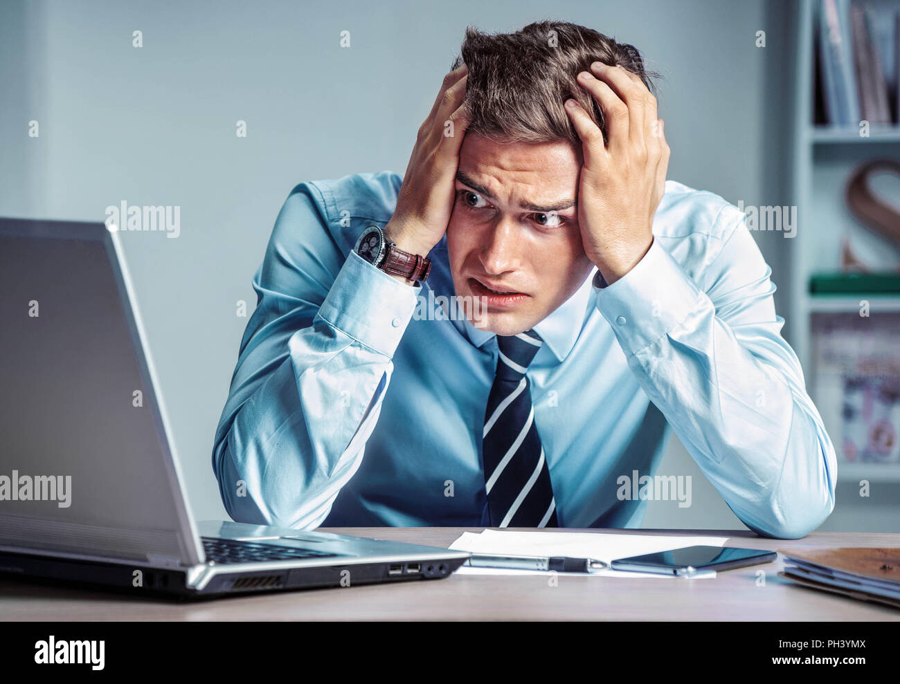 Shocked face hi-res stock photography and images - Alamy