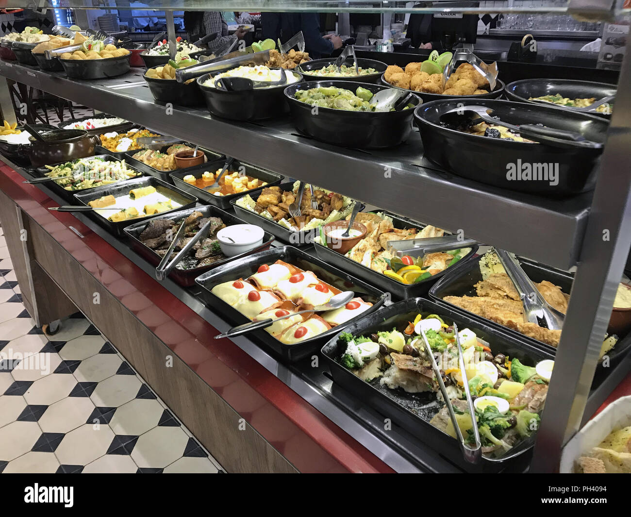 Canteen self service food display plate hi-res stock photography and ...