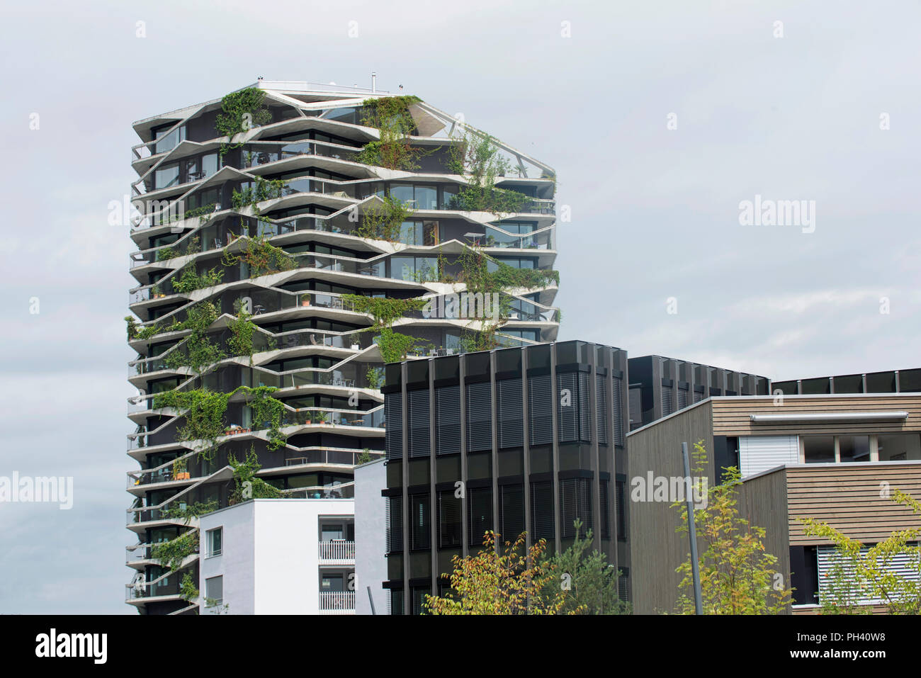 Asymmetric building hi-res stock photography and images - Alamy
