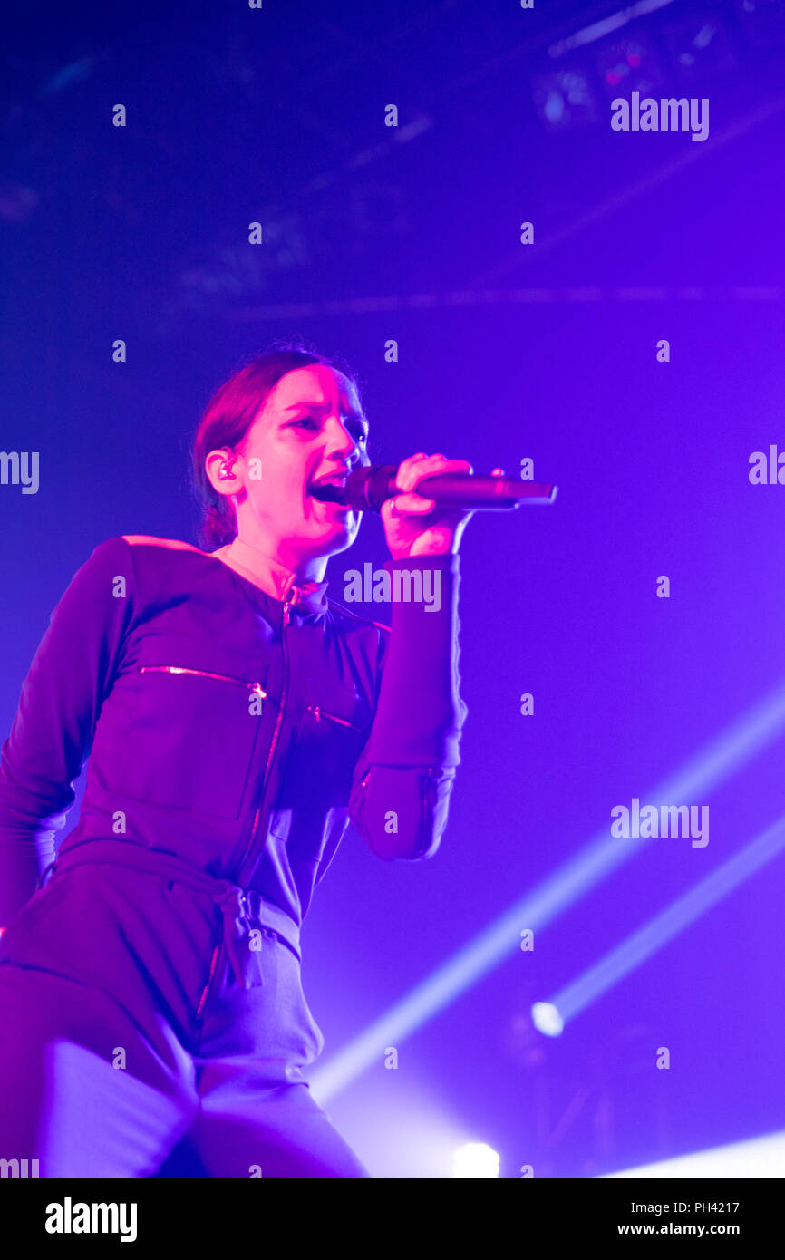 Female singer jain hi-res stock photography and images - Alamy