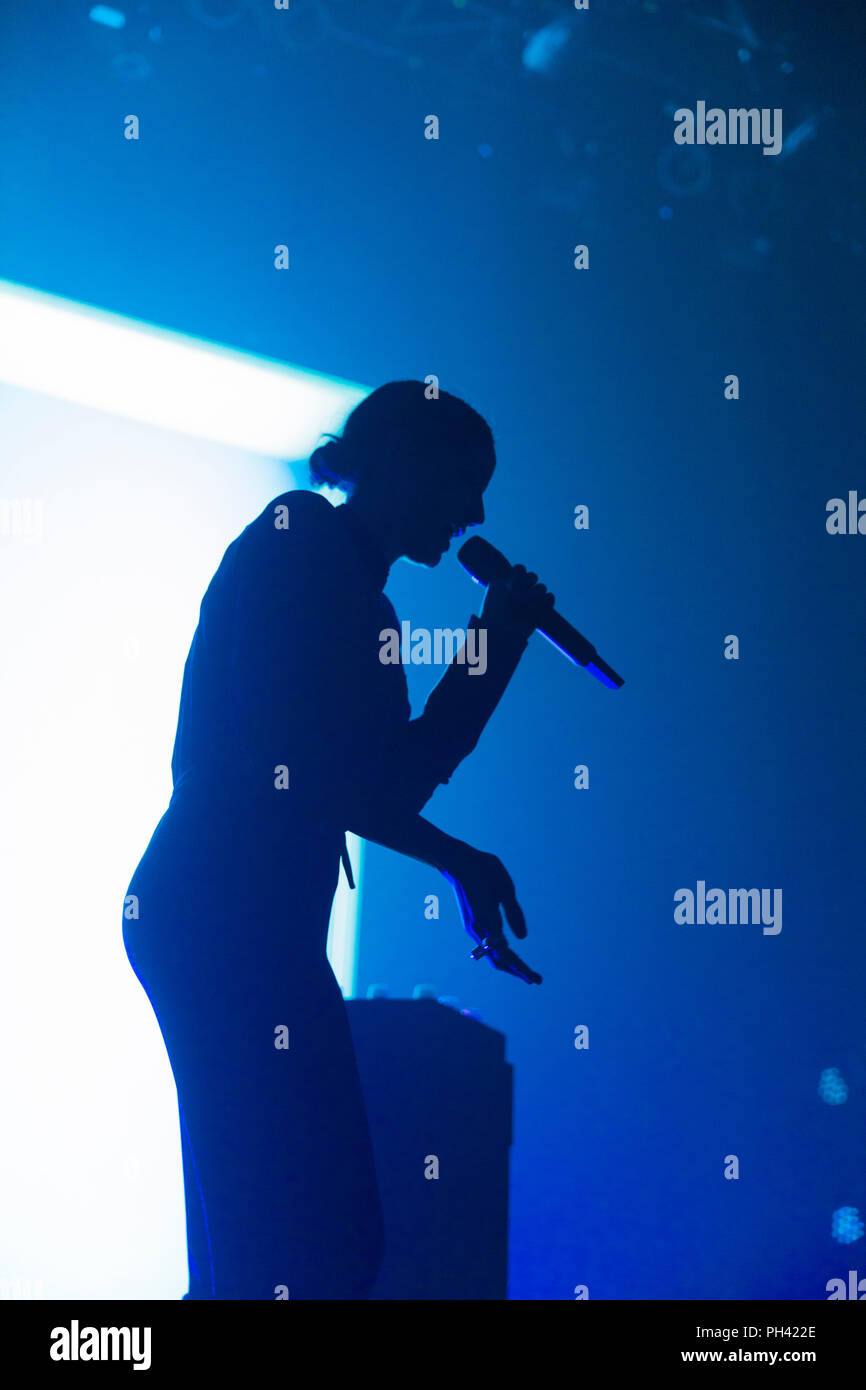 Female singer jain hi-res stock photography and images - Alamy