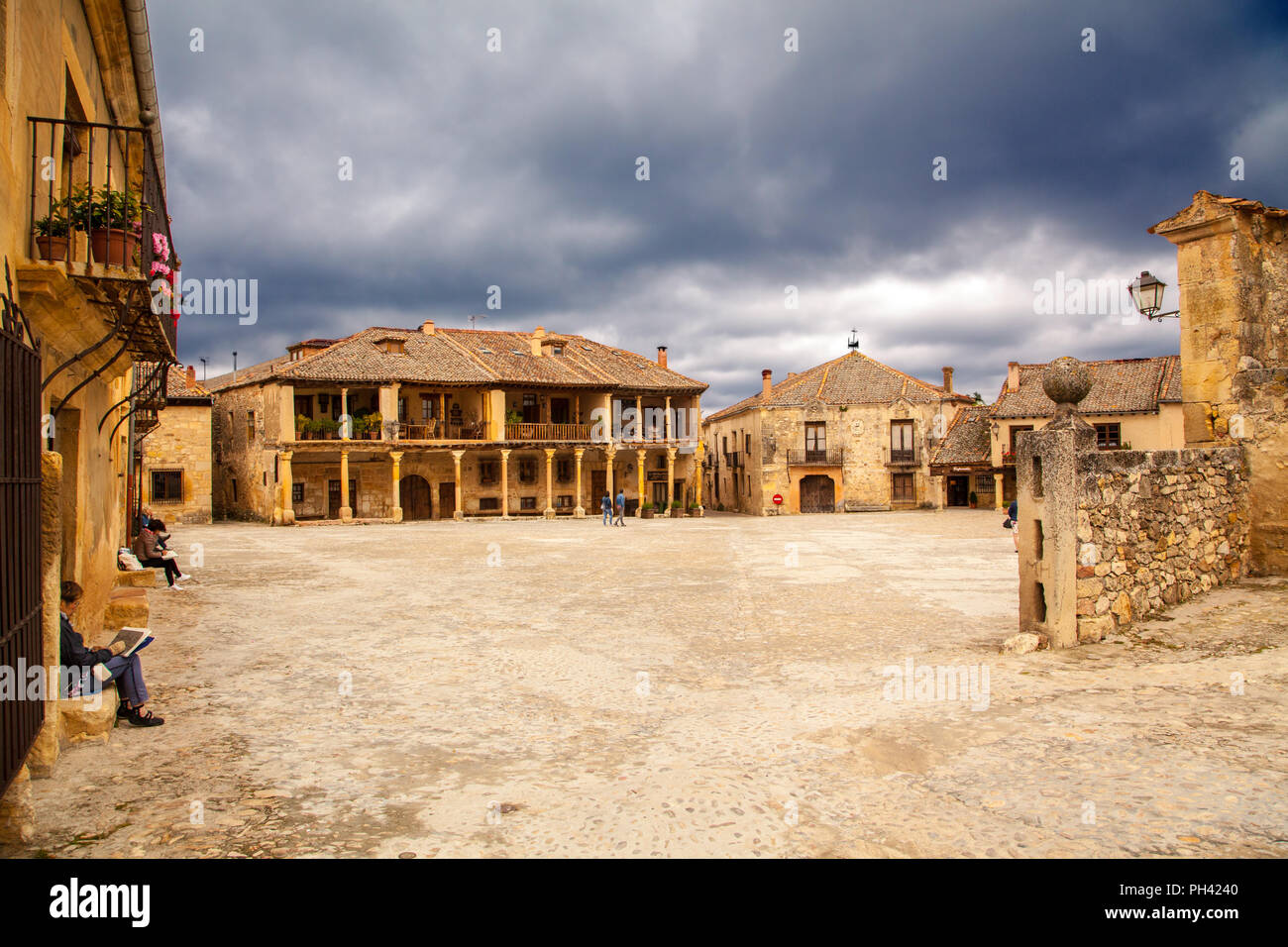 The Plaza Mayor in the medieval walled Spanish town of Pedraza in ...