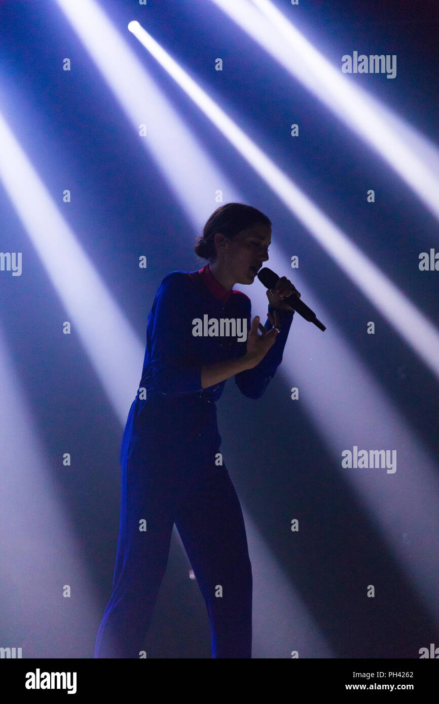 Female singer jain hi-res stock photography and images - Alamy