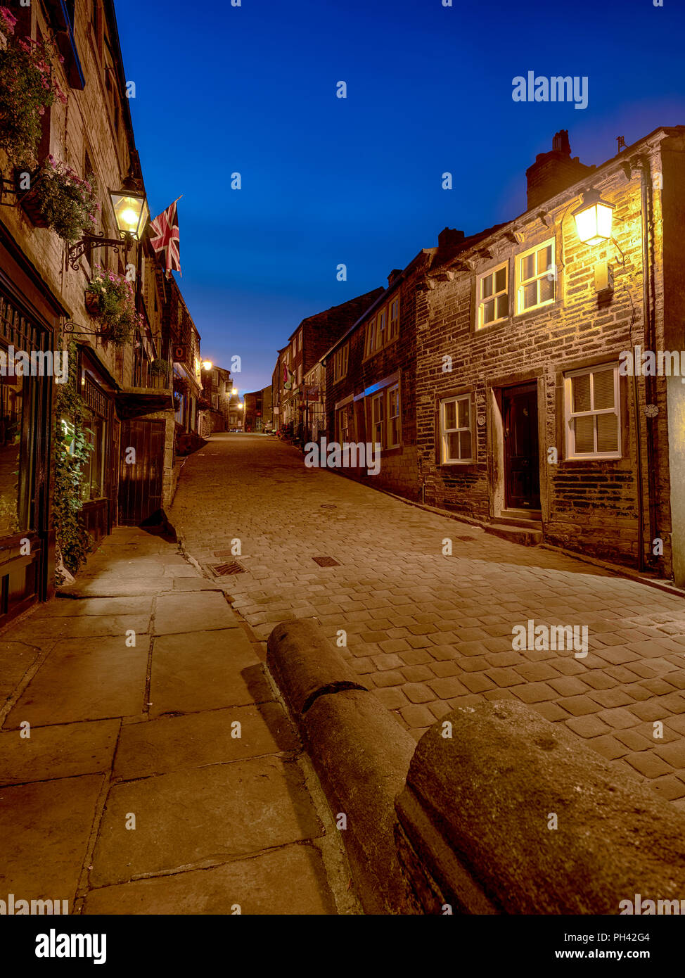 Haworth high street hi-res stock photography and images - Alamy