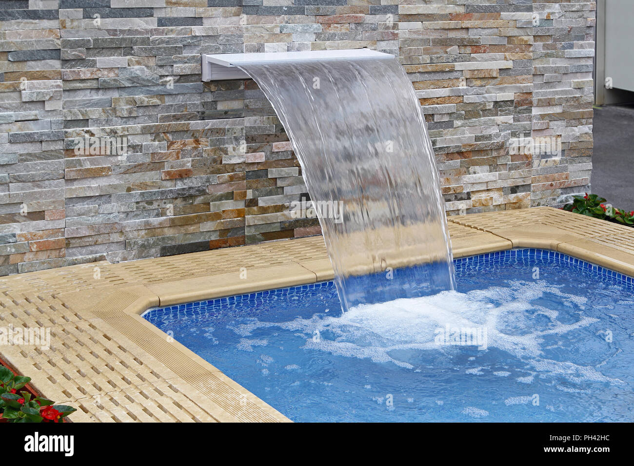 Modern waterfalls hi-res stock photography and images - Alamy