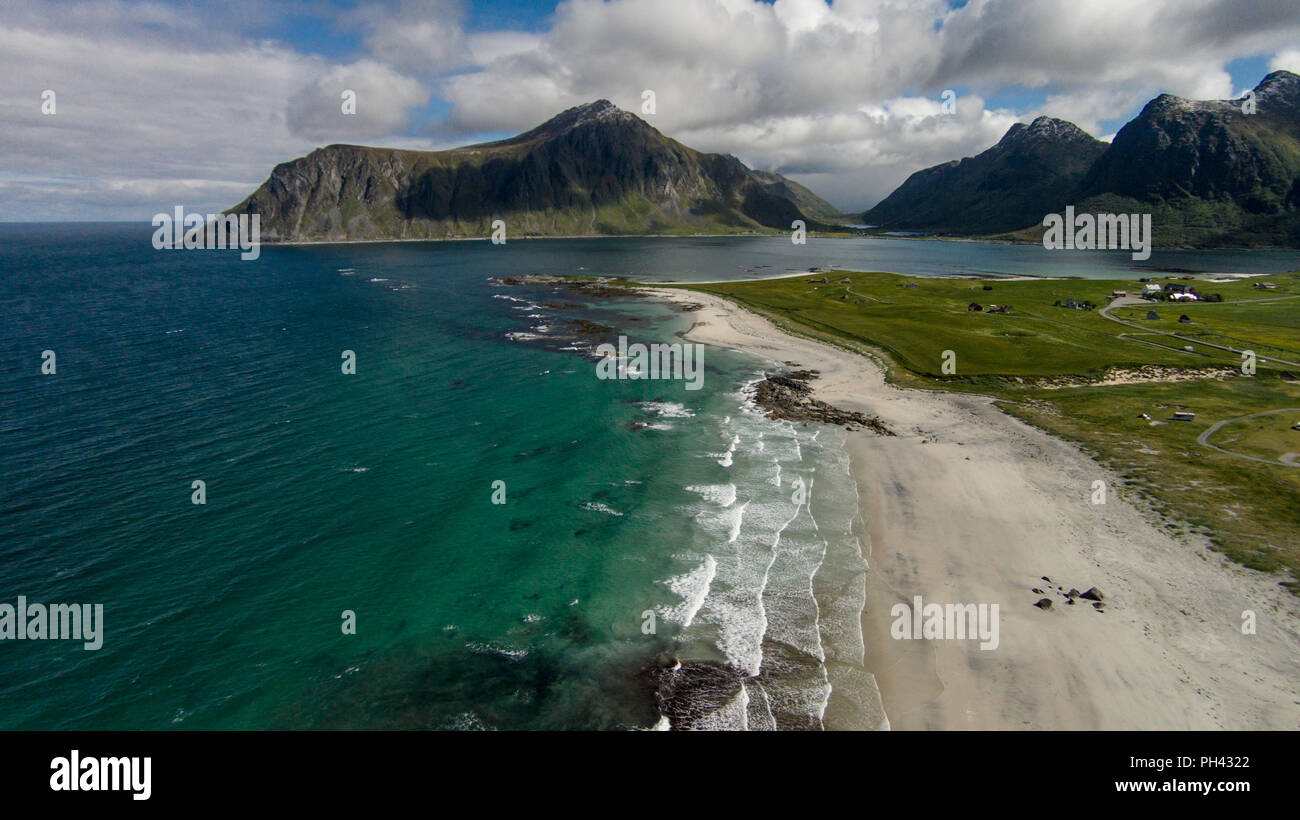 Am Strand von Flakstad Stock Photo - Alamy