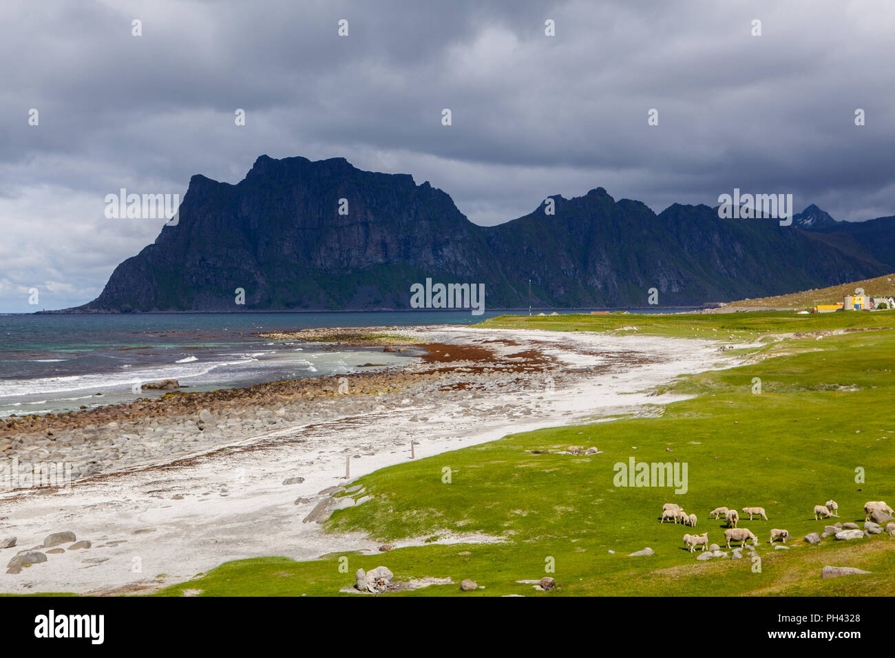 Berge am strand hi-res stock photography and images - Alamy