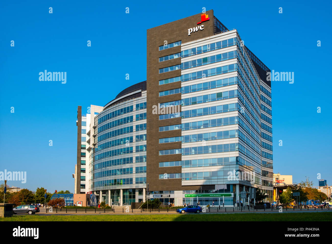 Pricewaterhousecoopers building hi-res stock photography and images - Alamy