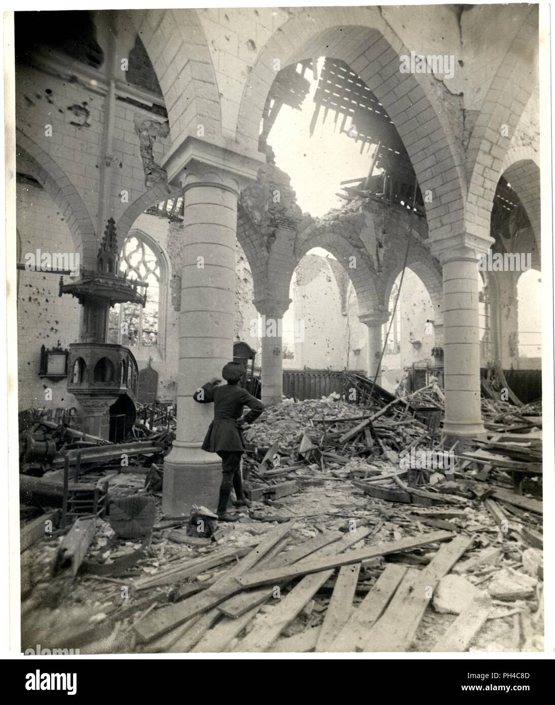 Interior of a church wrecked by German shells [Richebourg, France ...