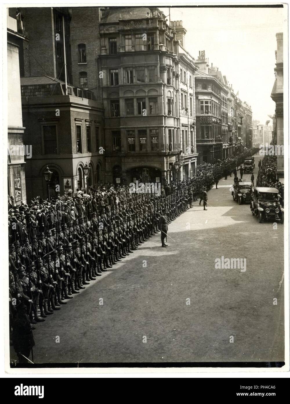 Lord Kitchener, in first motor car, arriving at the Guildhall Court ...