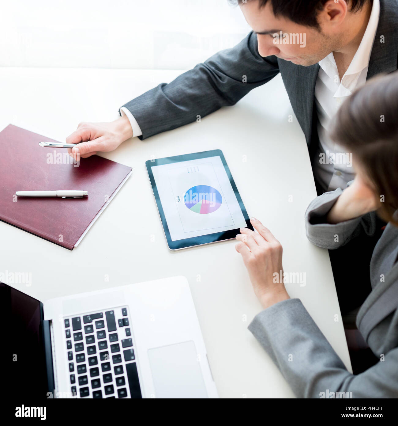 Overhead of two people talking hi-res stock photography and images - Alamy