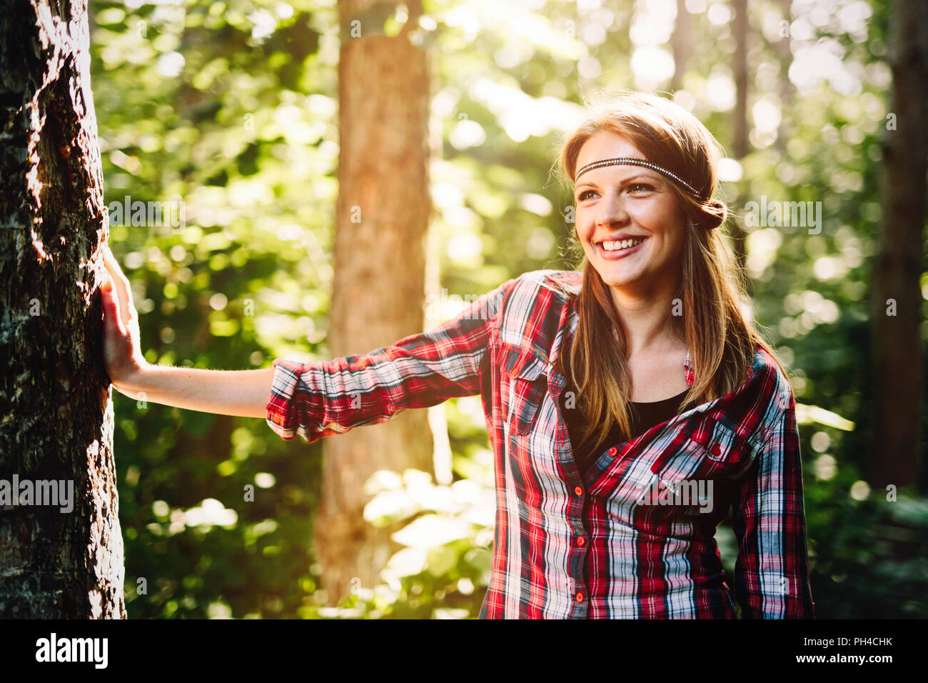 Beautiful woman smiling hi-res stock photography and images - Alamy