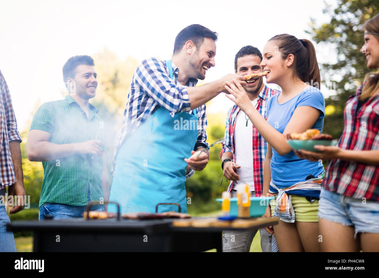 Bbq outdoors people hi-res stock photography and images - Alamy