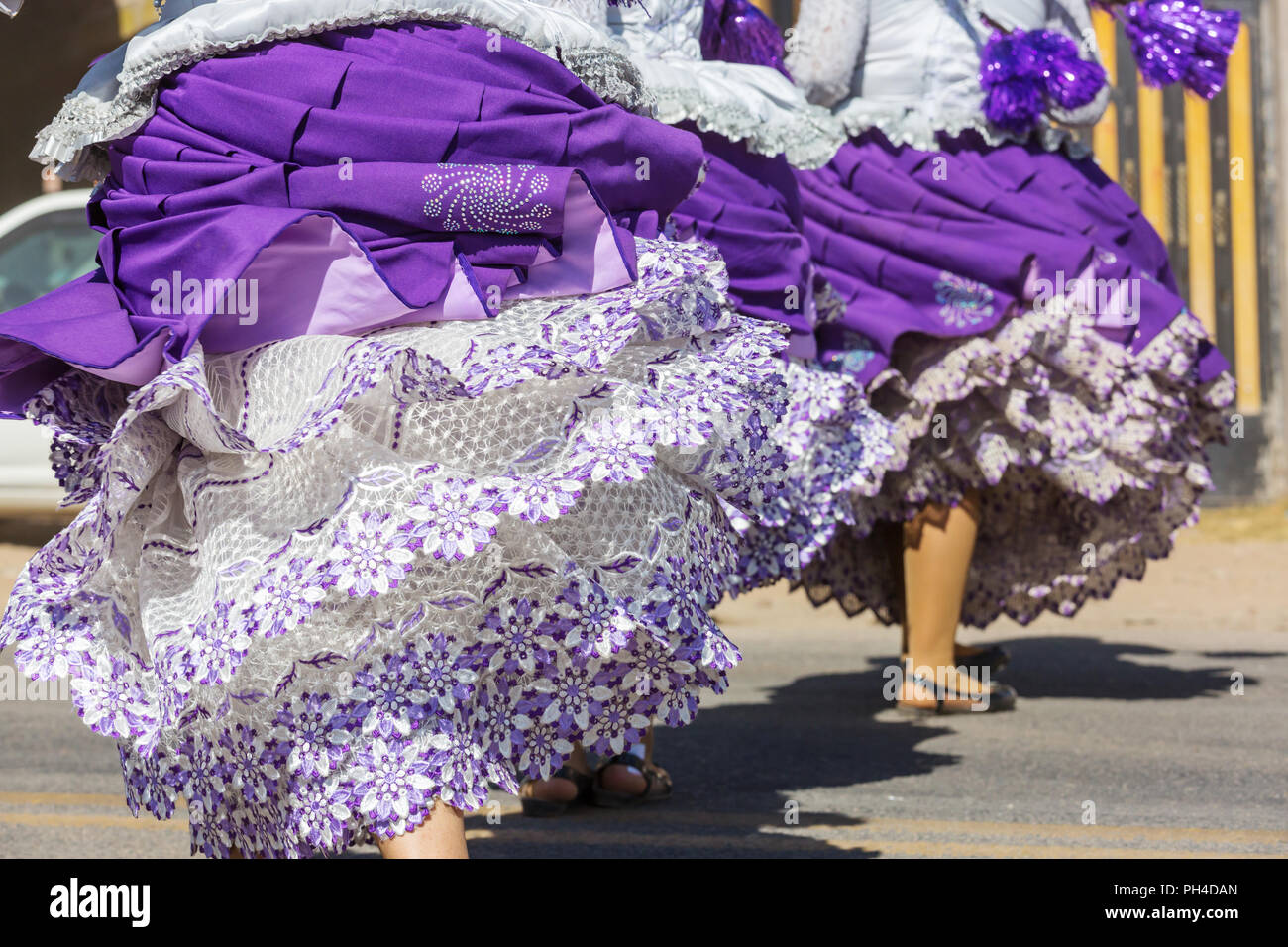 Authentic peruvian dance Stock Photo - Alamy
