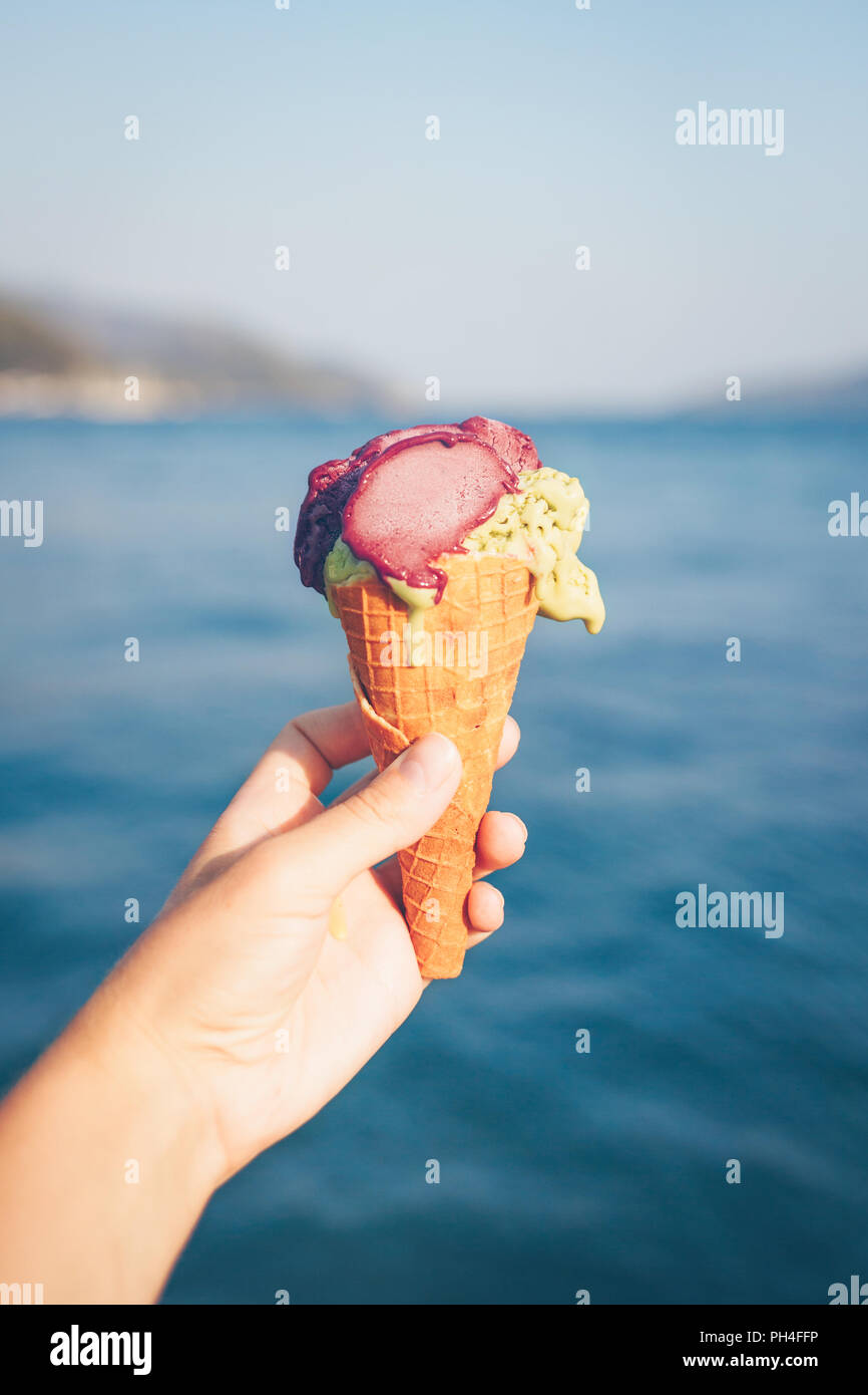 Icecream cone beach hi-res stock photography and images - Alamy