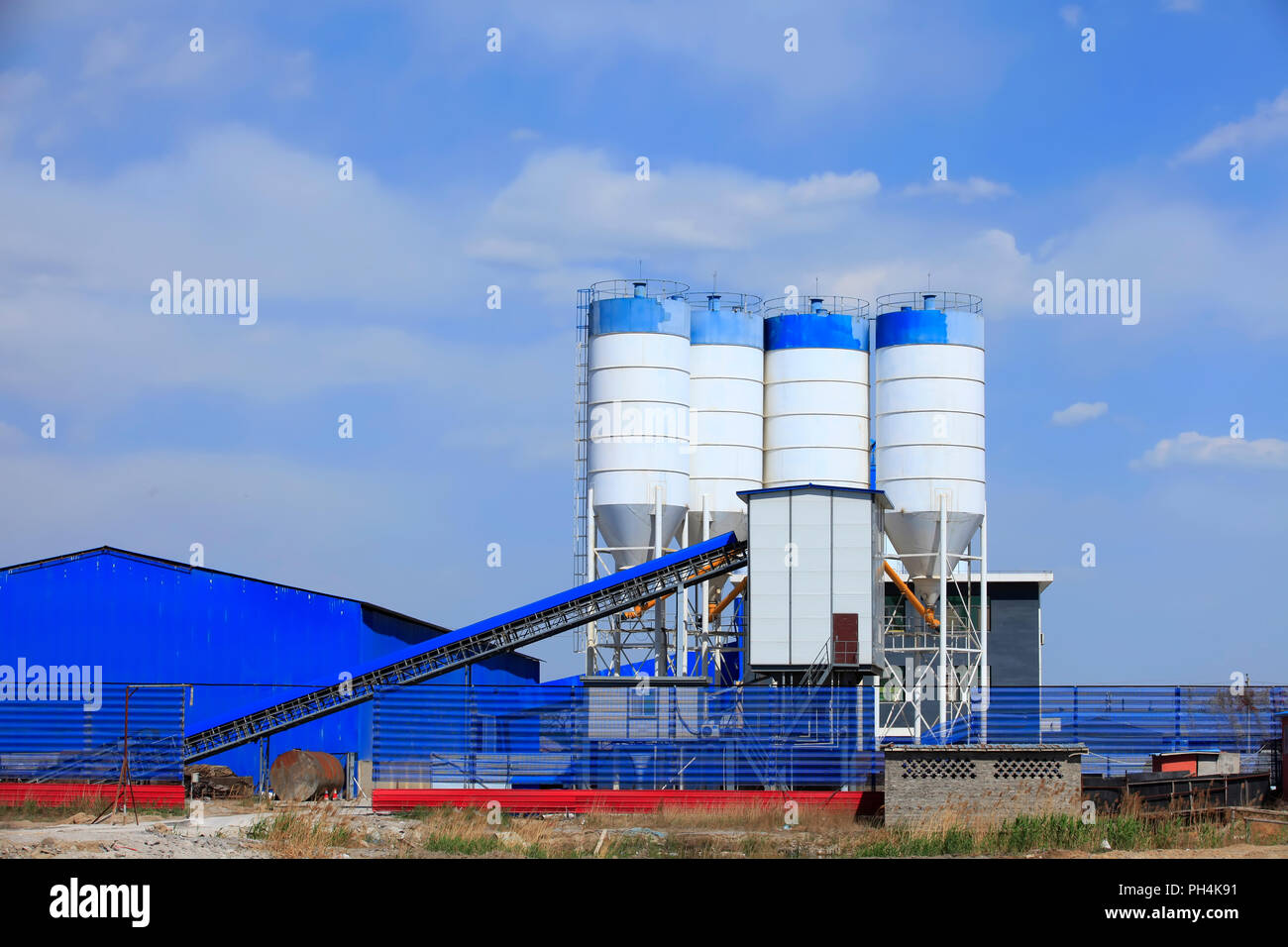 Concrete mixing tower. Concept of on-site construction facility Stock ...