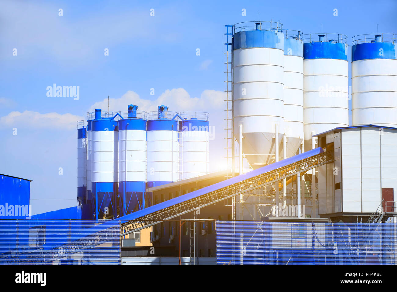 Concrete mixing tower. Concept of on-site construction facility Stock ...