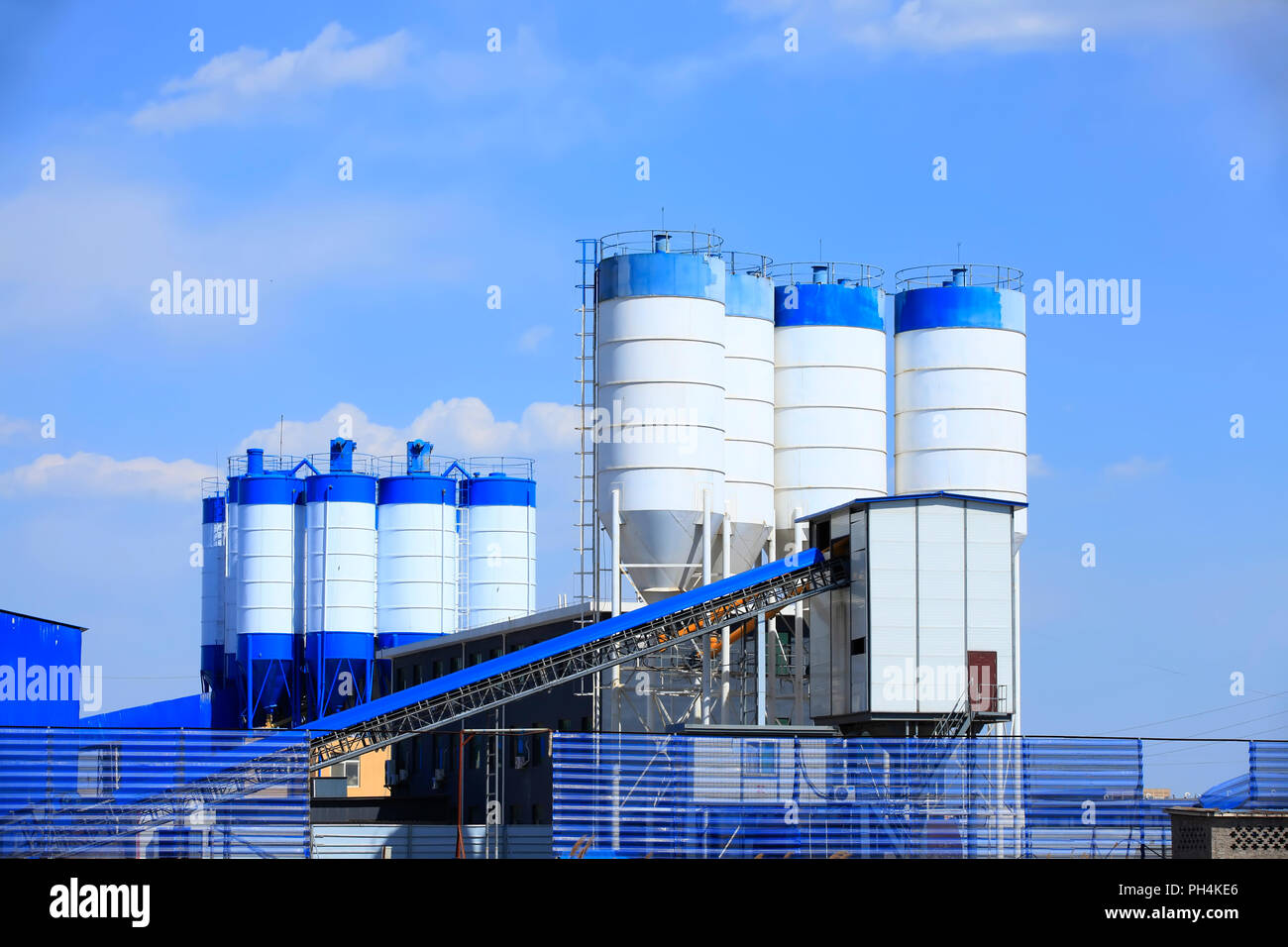 Concrete mixing tower. Concept of on-site construction facility Stock ...