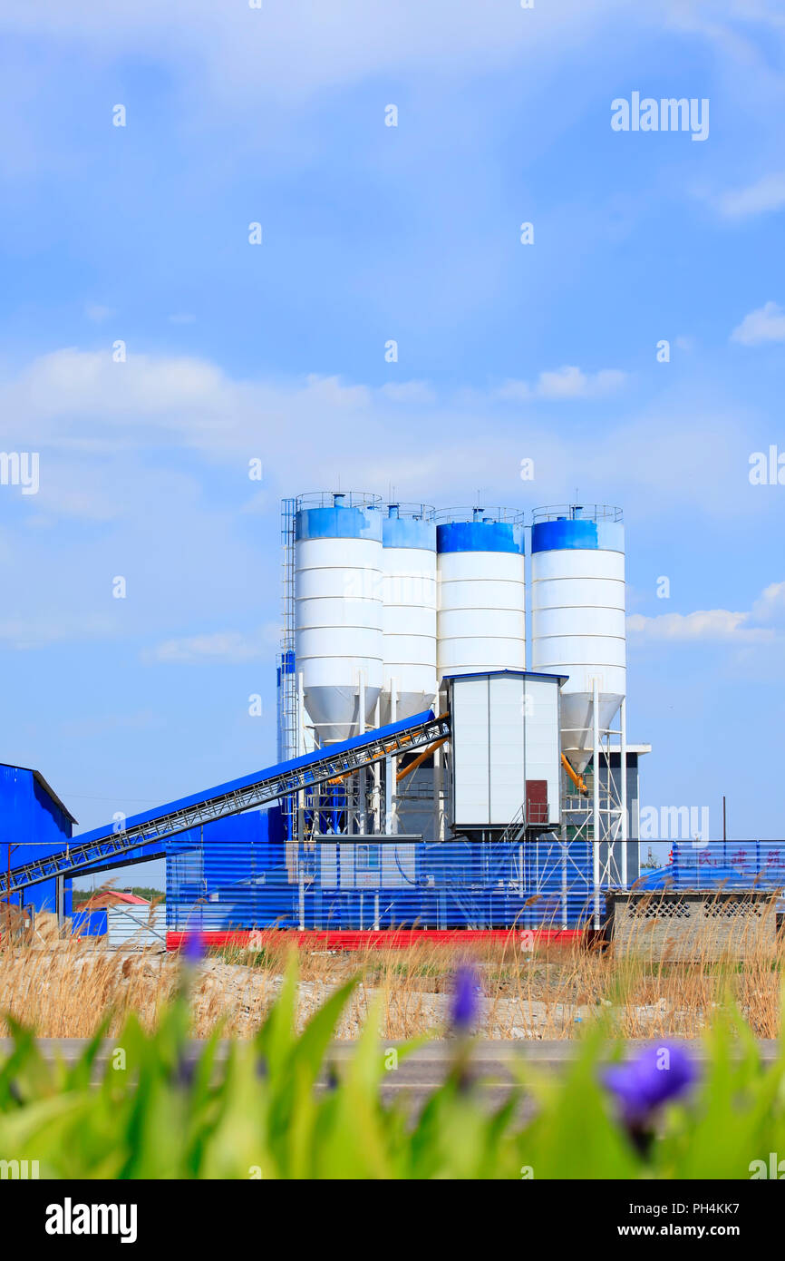 Concrete mixing tower. Concept of on-site construction facility Stock ...
