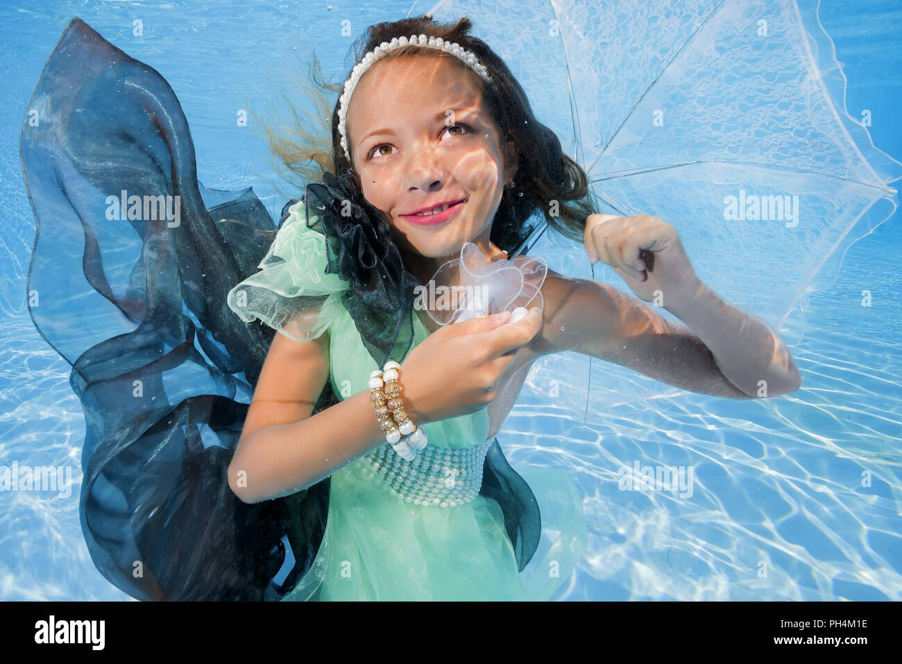 Underwater girl hair hi-res stock photography and images - Alamy