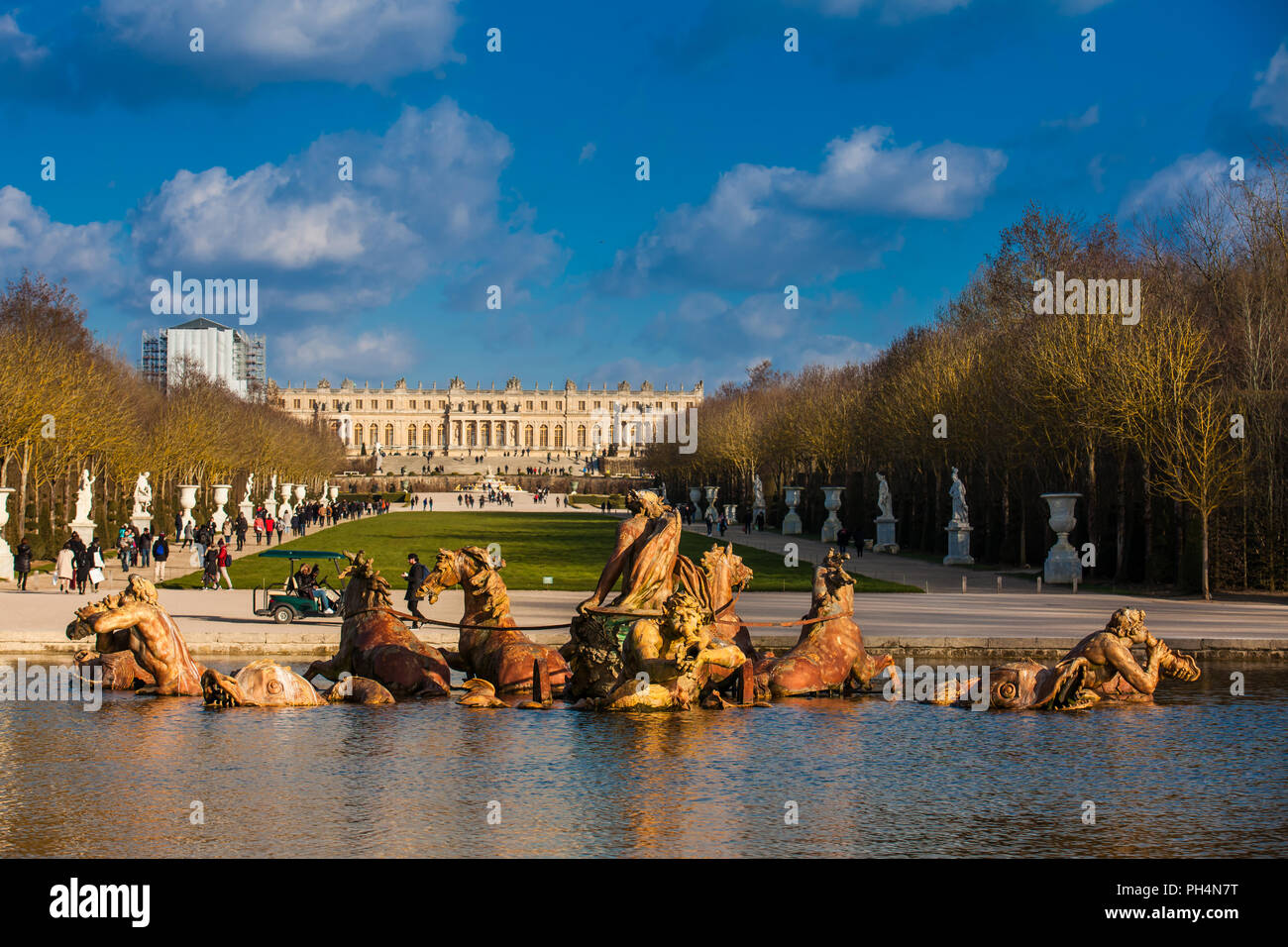 Palace of versailles fountain of apollo hi-res stock photography and ...