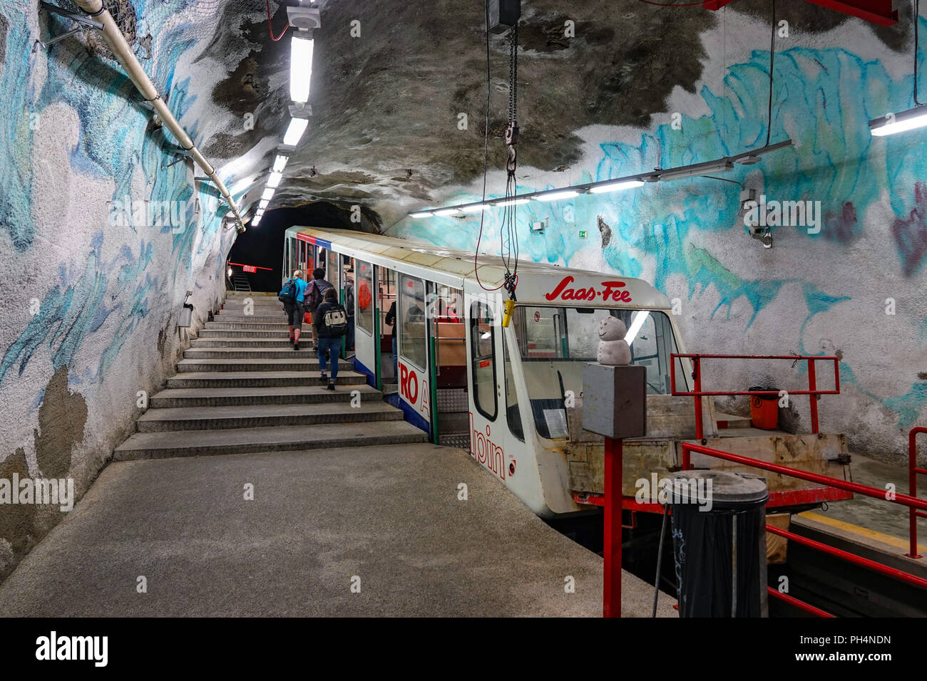 Alpine train switzerland hi-res stock photography and images - Alamy