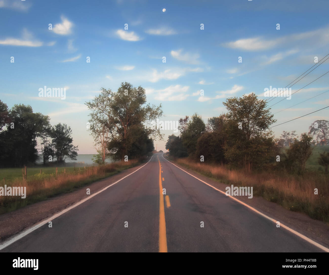 Quiet country farming road hi-res stock photography and images - Alamy