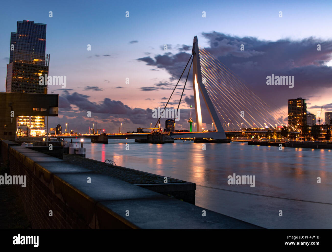 Rotterdam night view hi-res stock photography and images - Alamy