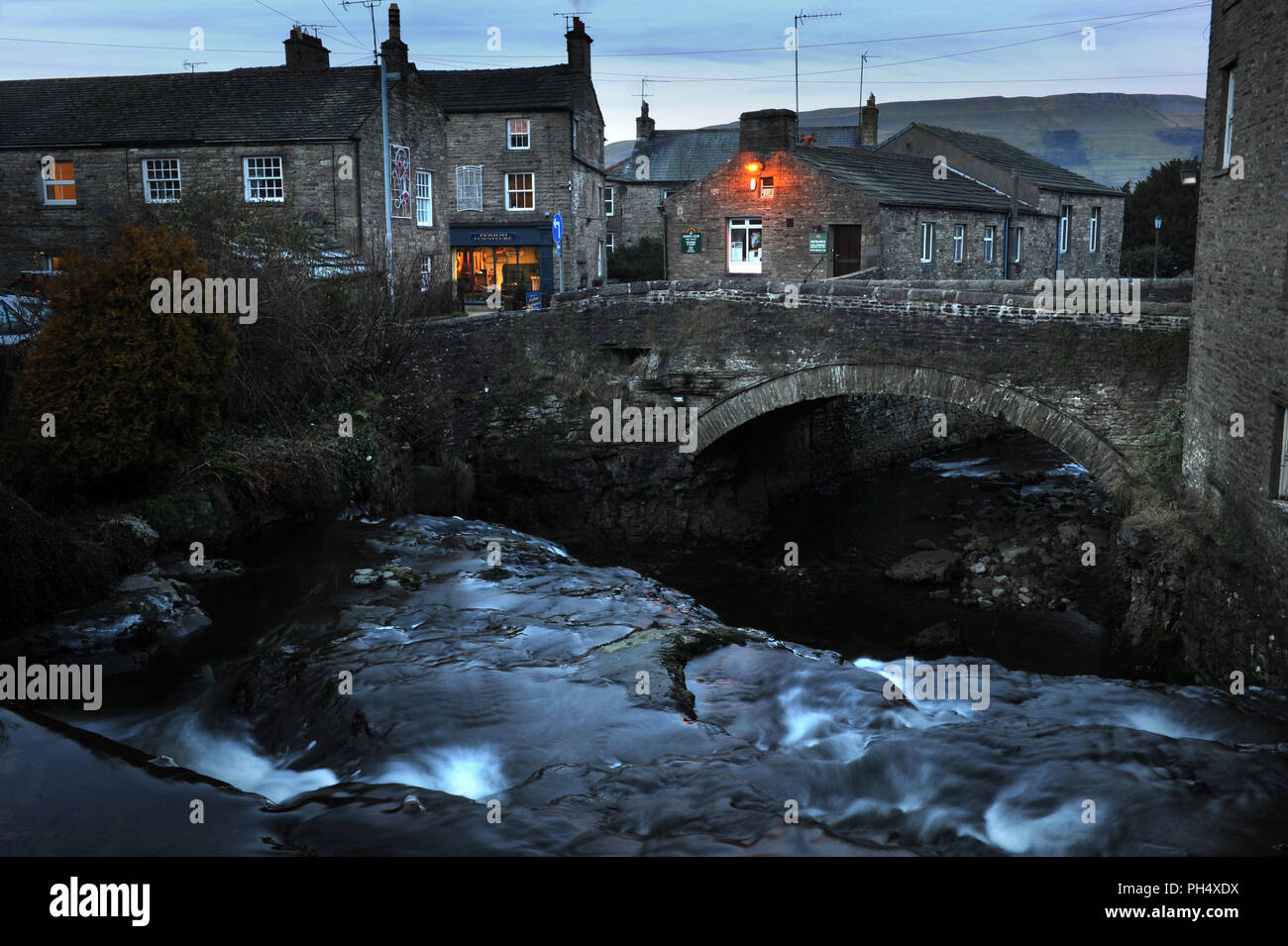 Town Bridge carrying the A684 over Gayle Beck, Hawes, Yorkshire Dales ...
