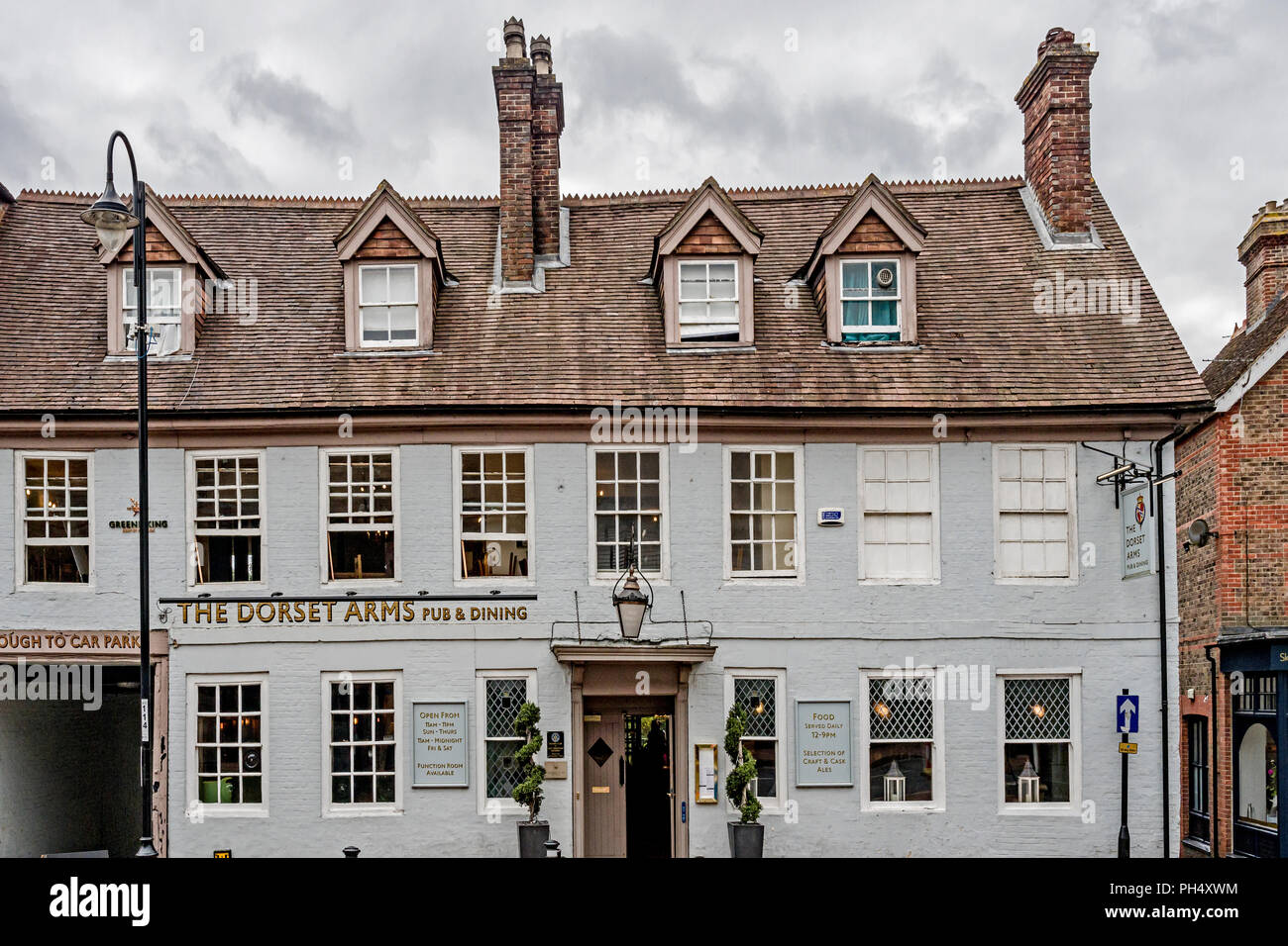 East Grinstead (Sussex, England): Dorset Arms, Pub in the High Street ...