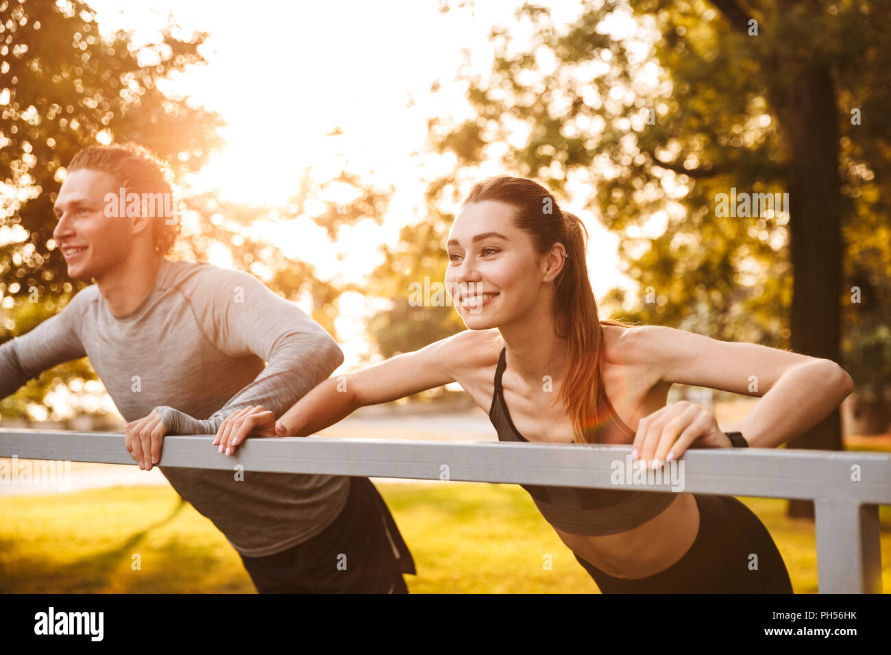 Teamwork exercises hi-res stock photography and images - Alamy