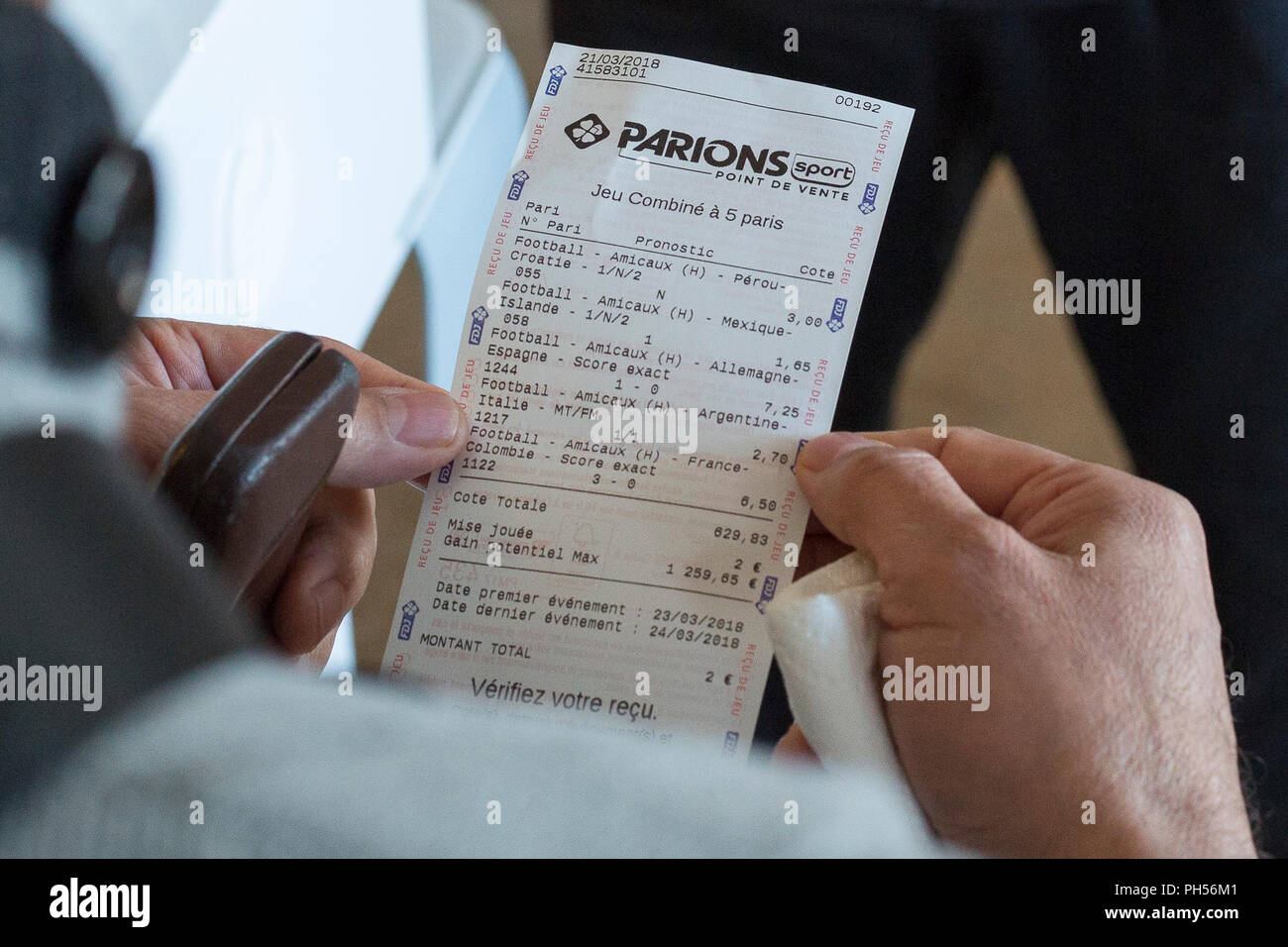 Ticket grattage hi-res stock photography and images - Alamy