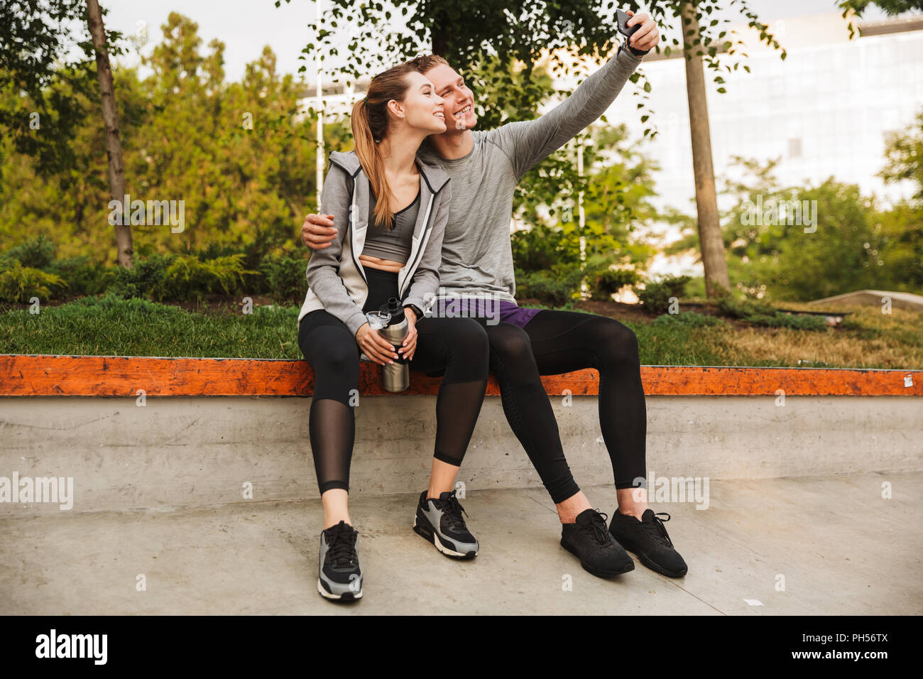 Sitting on parapet hi-res stock photography and images - Alamy
