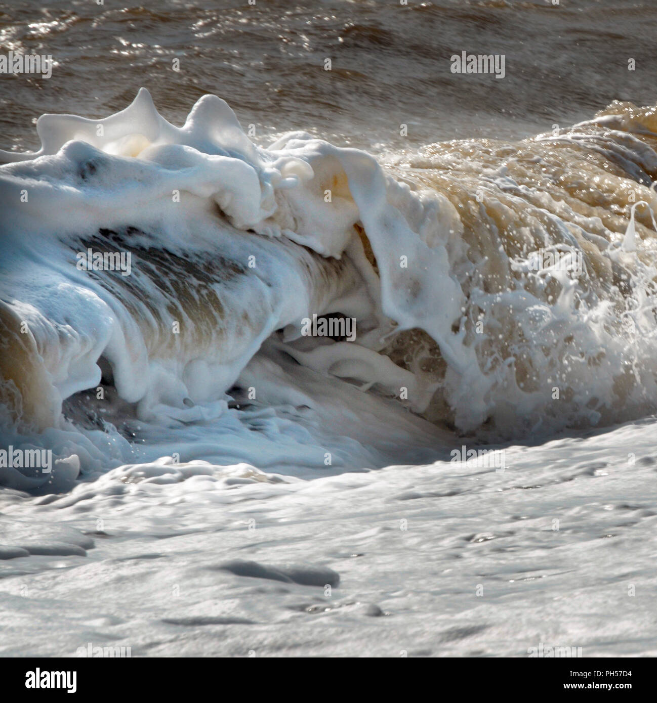 Rolling waves hi-res stock photography and images - Alamy