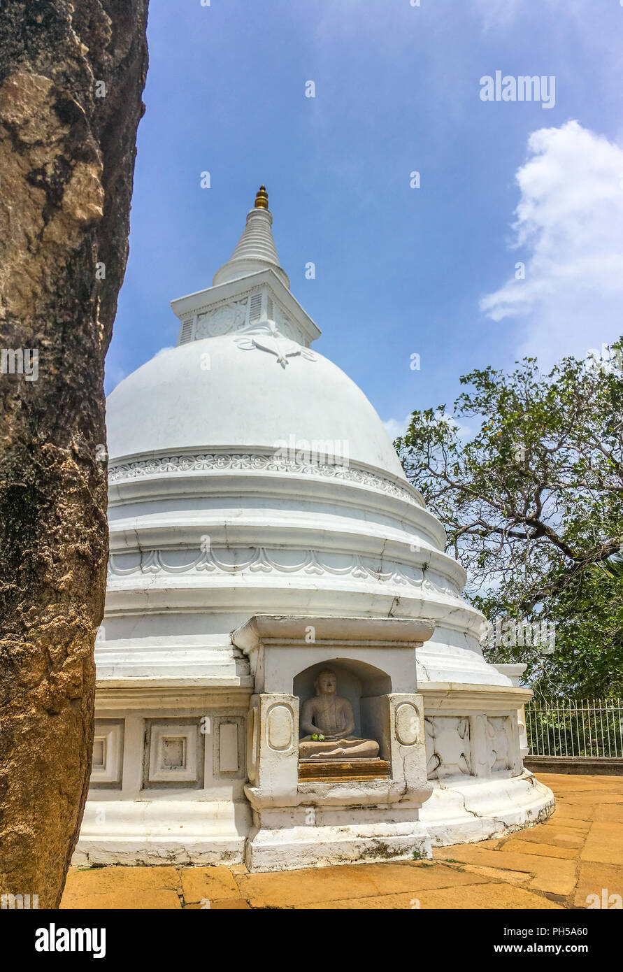 Buddha Statue, Sri Lanka Stock Photo - Alamy