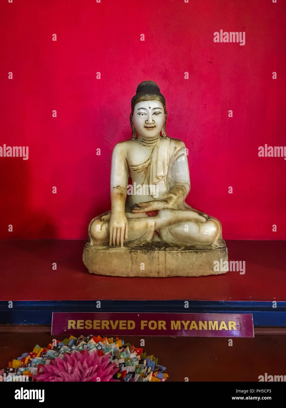 Buddha Statue, Sri Lanka Stock Photo - Alamy
