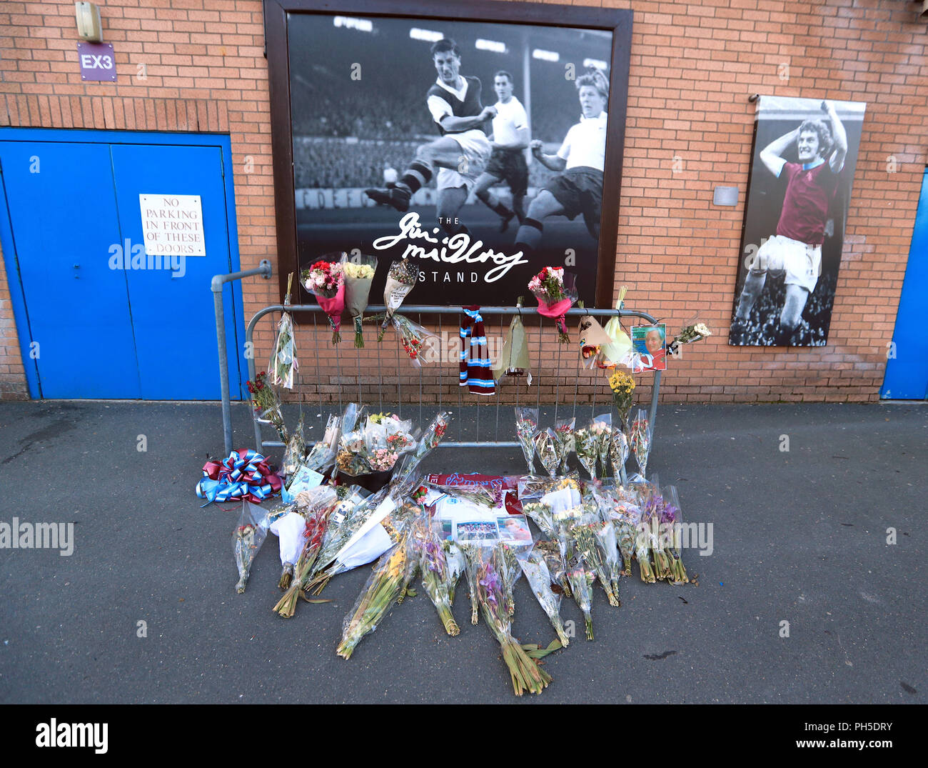 Jimmy mcilroy burnley hi-res stock photography and images - Alamy