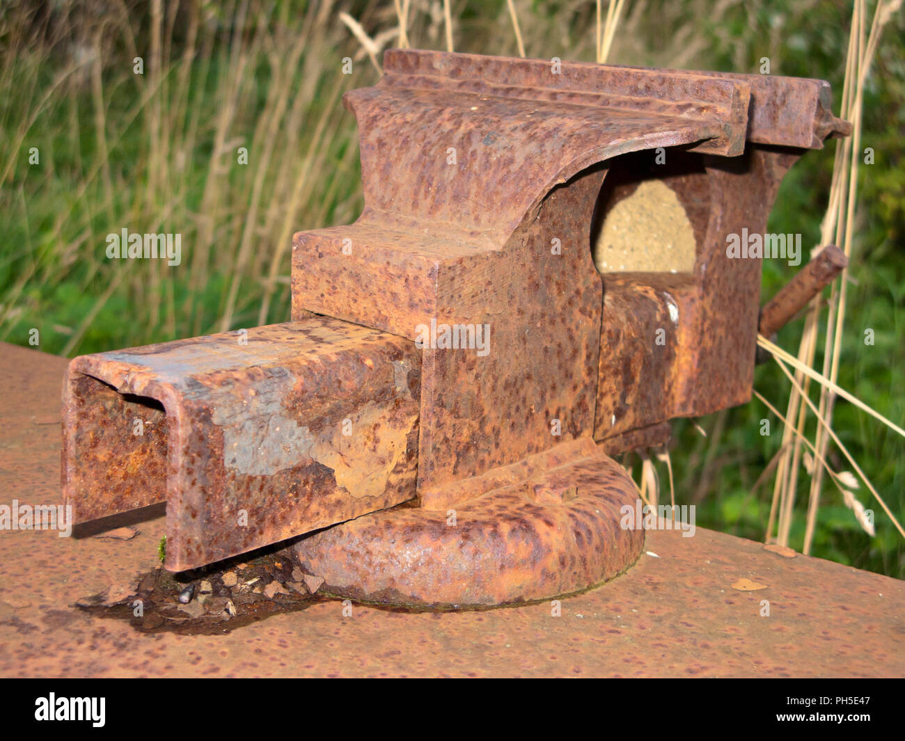 Rusty vice on a bench Stock Photo - Alamy