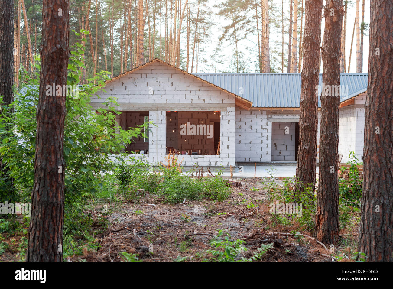 Building a house. Unfinished brick house in progress Stock Photo - Alamy