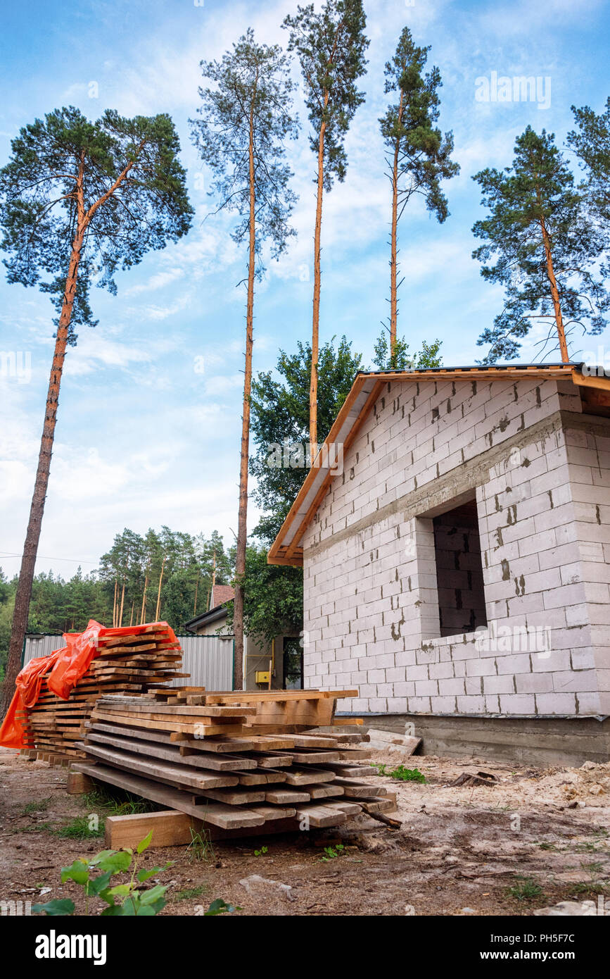 Building a house. Unfinished brick house in progress Stock Photo - Alamy