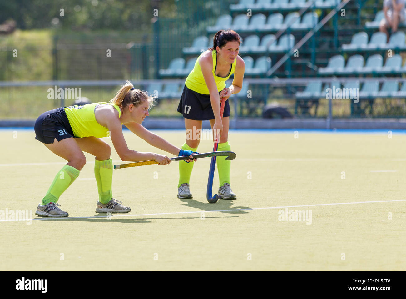 Girls field hockey hi-res stock photography and images - Alamy