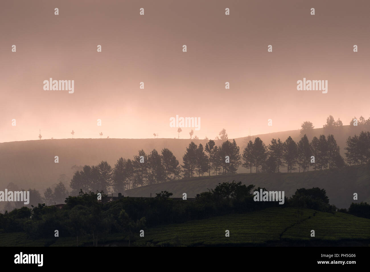 Background hills hi-res stock photography and images - Alamy