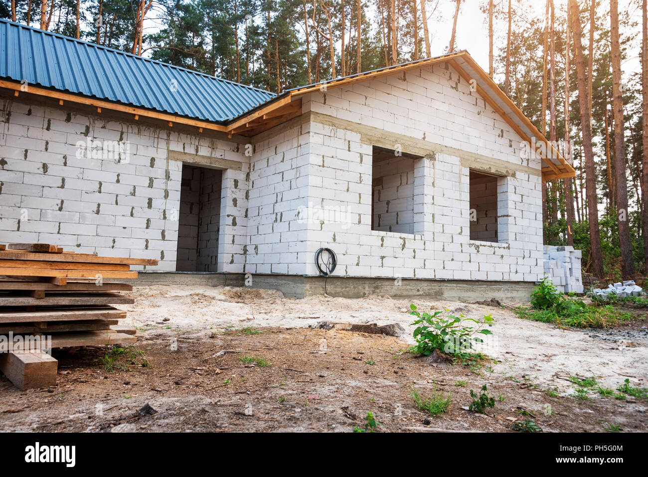 Building a house. Unfinished brick house in progress Stock Photo - Alamy